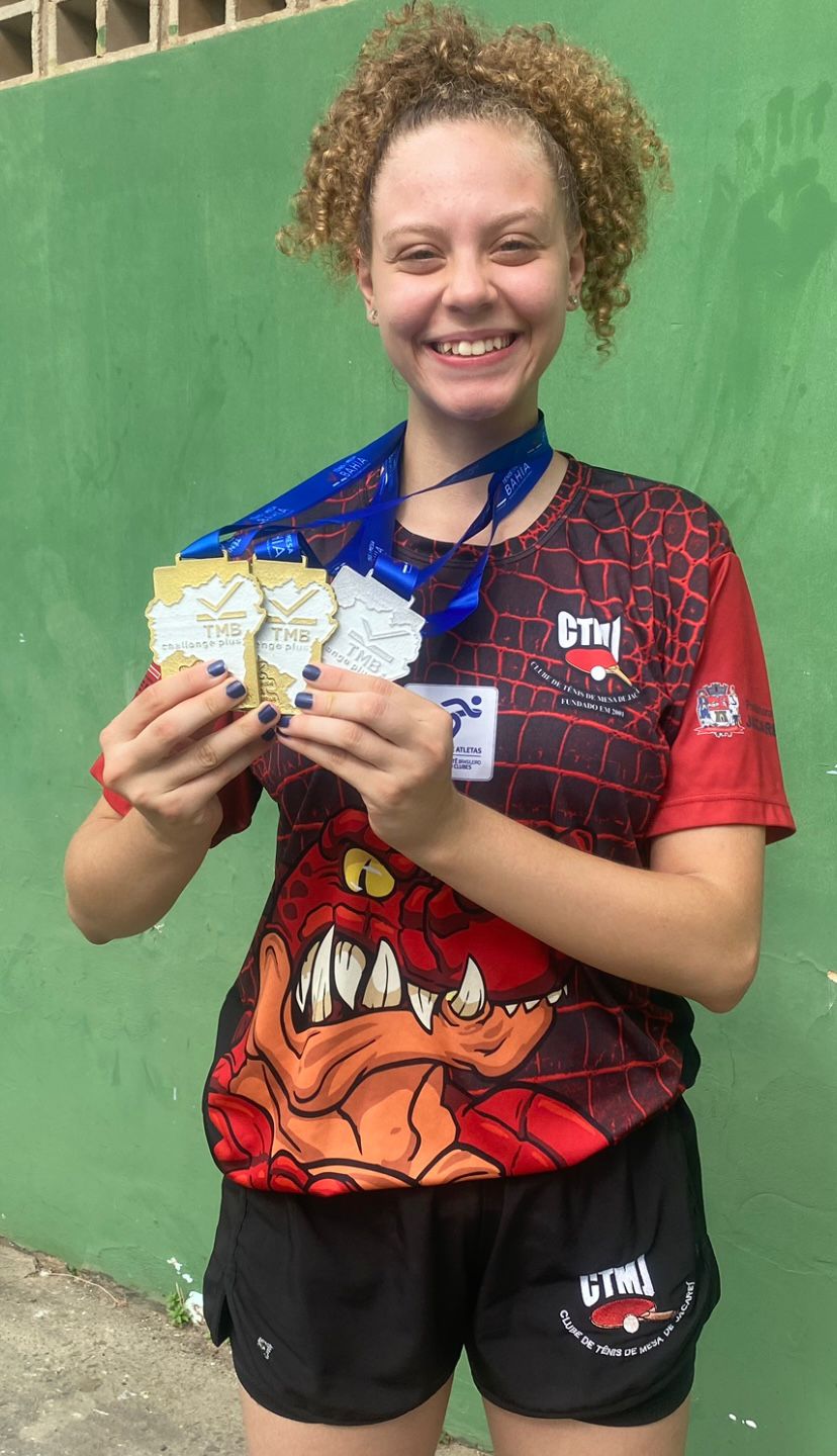 Mesatenista de Jacareí, Maria Fernandes, é campeã em duas categorias no ...